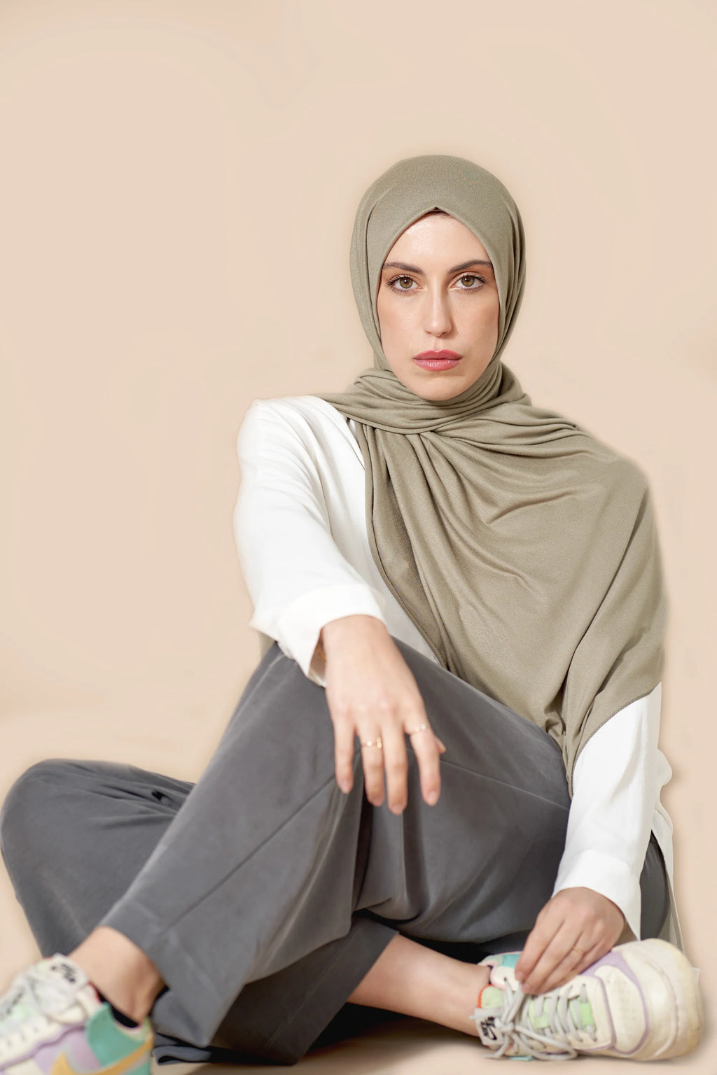 Hijab Jersey Luxury Verde Almendra – AYNA DESIGN