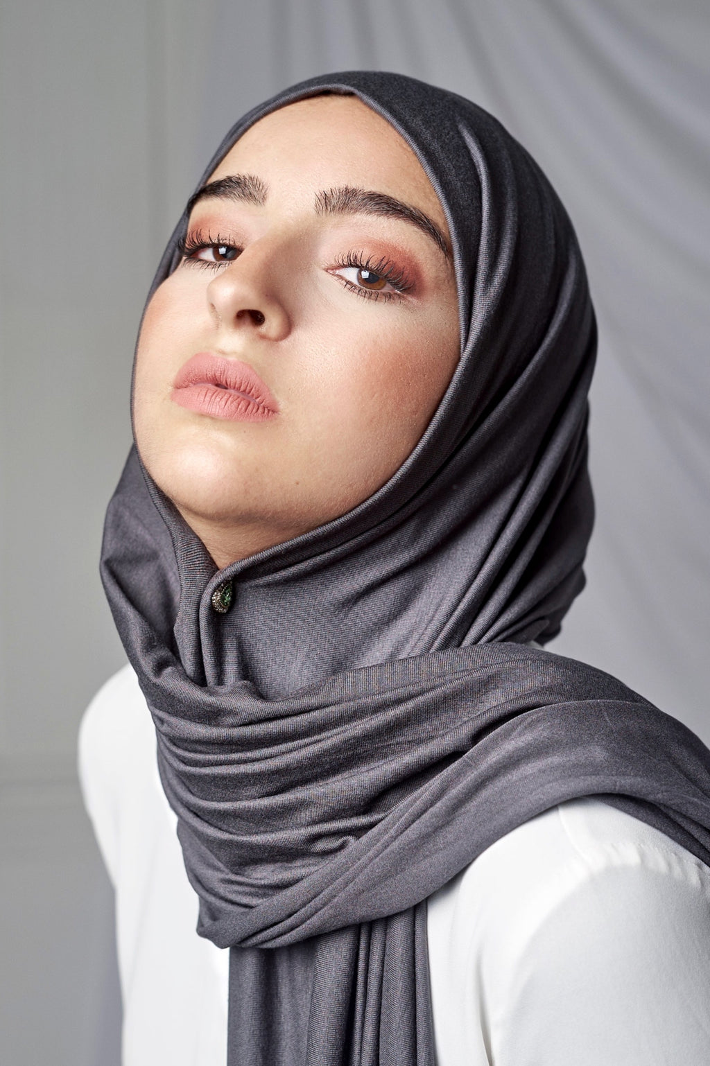 Hijab Jersey Luxury Grafito – AYNA DESIGN